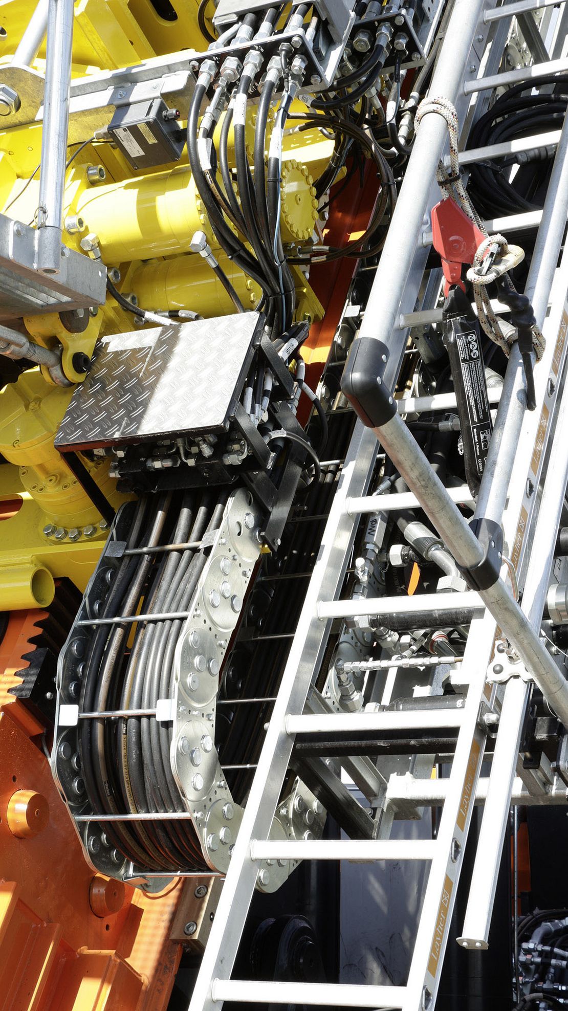 Solid steel cable carriers for drilling machines | TSUBAKI KABELSCHLEPP