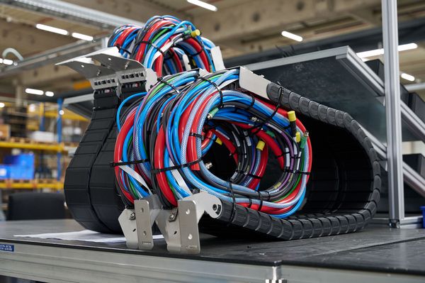 Totaltrax von TSUBAKI KABELSCHLEPP – Baukasten für Energiekettensysteme – „Wir kümmern uns um ...